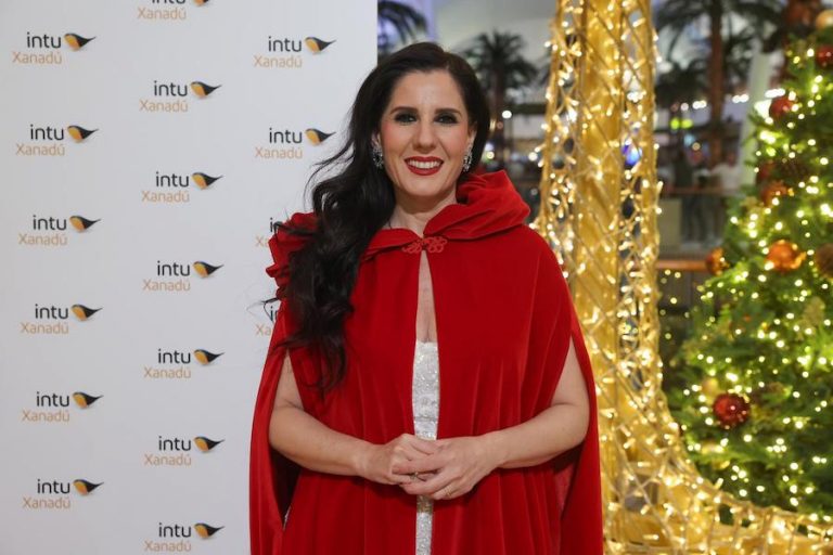 Diana Navarro da la bienvenida a la Navidad en intu Xanadú con un ...